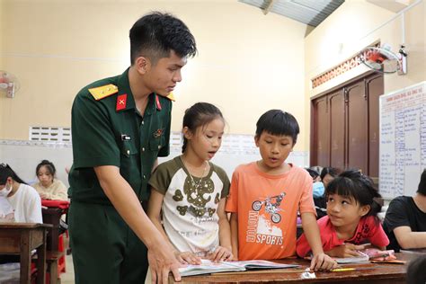 Lớp dạy tiếng Anh của anh bộ đội Cụ Hồ Báo Bà Rịa Vũng Tàu điện tử