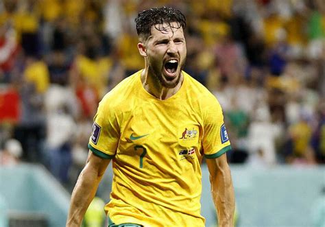 Austrália vence a Dinamarca e volta às oitavas de uma Copa após 16 anos