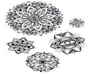 Coloriage Adultes Avec Des Fleurs Motif Noir Et Blanc Doodle Couronne