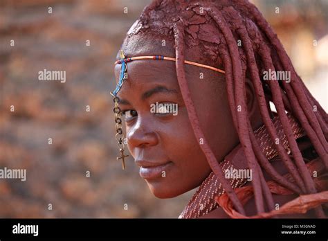 Himba teenager Banque de photographies et dimages à haute résolution