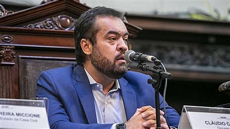 Cláudio Castro é reeleito governador do Rio de Janeiro em Política