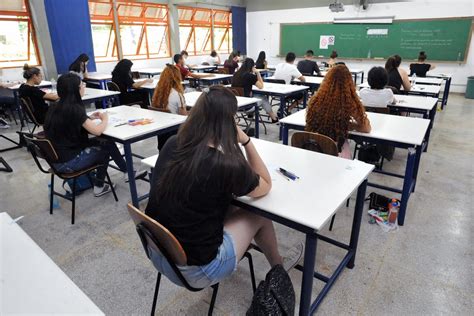 UEL oferta 679 vagas em cursos de graduação para transferência externa