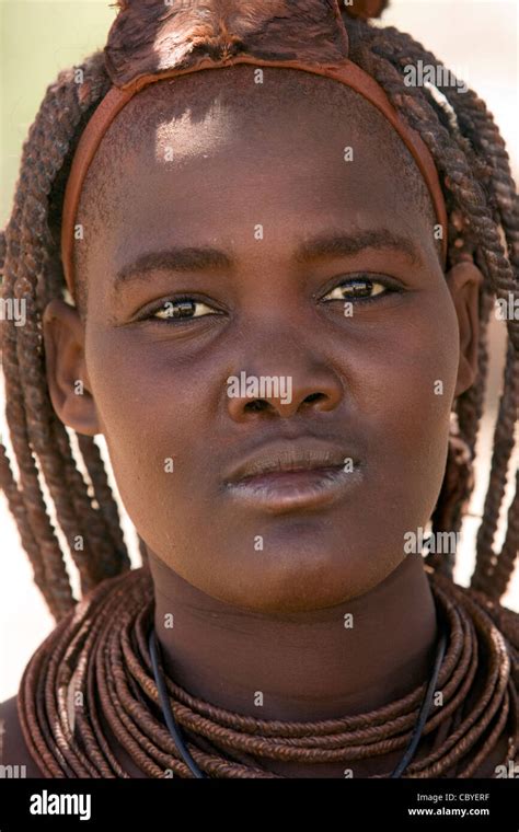 Jeunes femmes himba Banque de photographies et dimages à haute