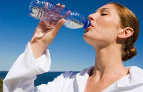 Acqua scaduta cosa succede se la bevi tutto quello che cè da sapere