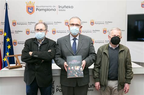 El Ayuntamiento Edita Un Libro Que Recopila La Historia Del Grupo De