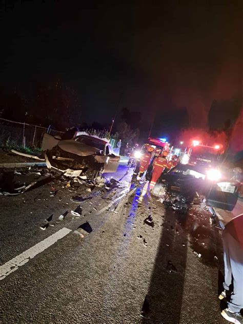 VIDEO FOTO UPDATE Două mașini făcute ZOB într un accident pe drumul