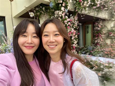 First No Mask Photo Of Gong Hyo Jin At Hyun Bin And Son Ye Jins