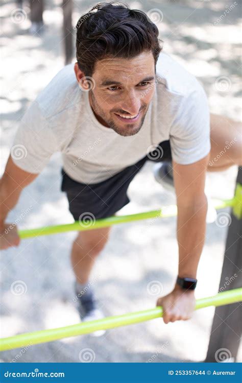 Concepto De Entrenamiento De Deporte De Fitness Y De Estilo De Vida