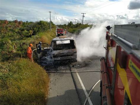 Caminhão carregado alumínio pega fogo na AL 101 Sul Alagoas 24