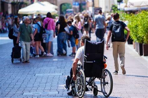 Toruń ma problem z bezdomnymi Zachowują się nieobyczajnie i