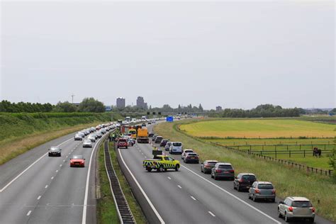 Flinke File Bij Aanrijding Op Snelweg Rijksweg A28 In Nijkerk