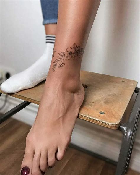 Aggregate More Than Ankle Bracelet Tattoos For Females In Cdgdbentre