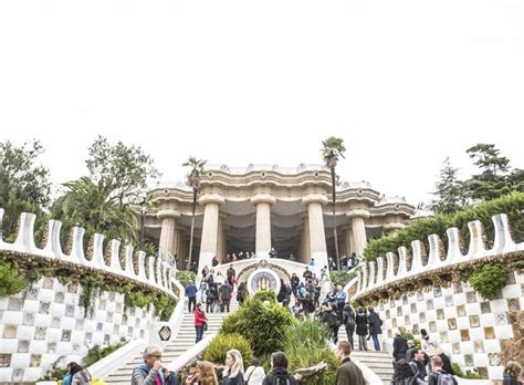 Early Access to Casa Vicens and Tour to Park Güell and Sagrada Familia