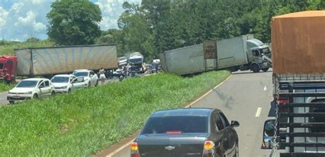 ACIDENTE CASCAVEL Bebê sobrevive a colisão 9 veículos que deixou