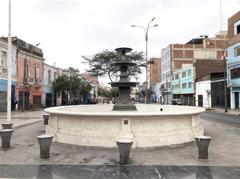 LIMA ANTIGUA En Barrios Altos La Fuente De La Plaza Italia Ya