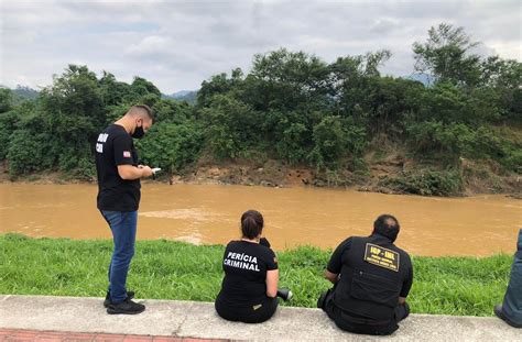V Deo Fim Do Mist Rio Corpo Encontrado No Rio Itaja Mirim Em