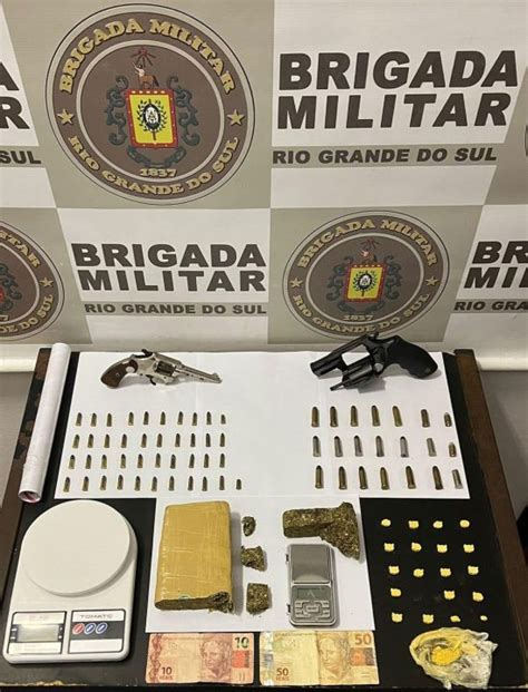 Brigada Militar prende homem e apreende armas munições e drogas em