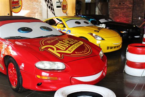 Descubrir 45 Imagen Que Modelo De Auto Es El Rayo Mcqueen Abzlocal Mx