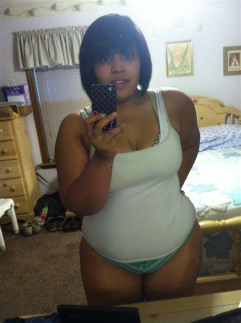 Naked Madame Stretches Her Vagina Using A Huge Black Adult