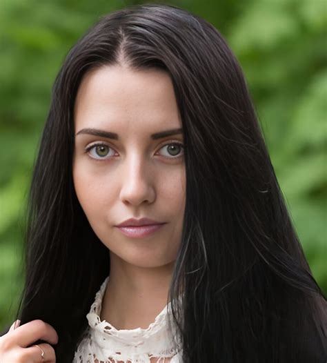 Veronica Snezna Actress Biography Age Videos Height Boyfriend