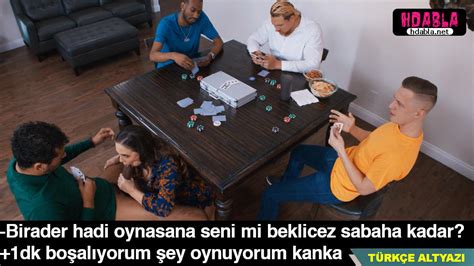 Kocasının eve gelen arkadaşlarına Masa altından sakso çekiyor HdAbla