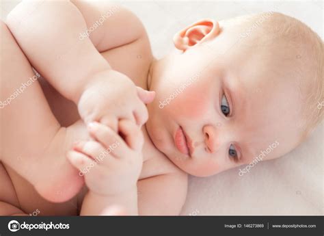 Bébé nu crème pour bébé soin de la peau de bébé bébé nu cul de bébé