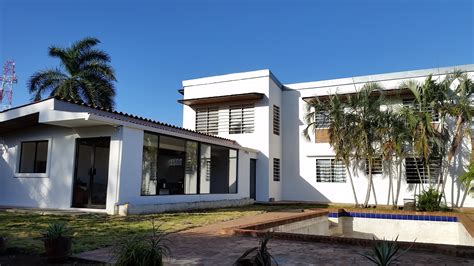 Moderna Casa En Residencial Los Robles CasaNica