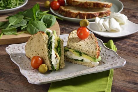 Sándwich de Aguacate Queso de Cabra y Espinaca