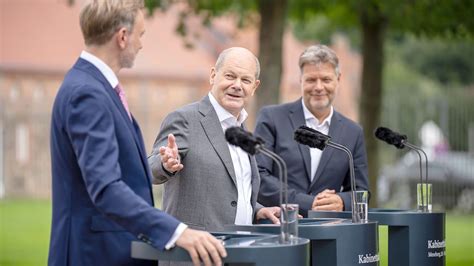 Berlin Umfrage Ampel Koalition Mit Schlechtestem Wert Seit Der