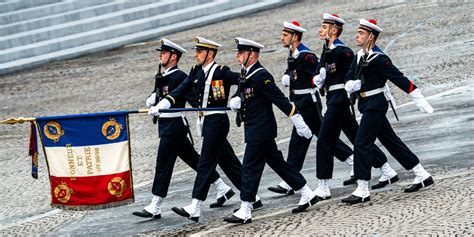 Un défilé du 14 juillet resserré centré sur l olympisme et les 80 ans
