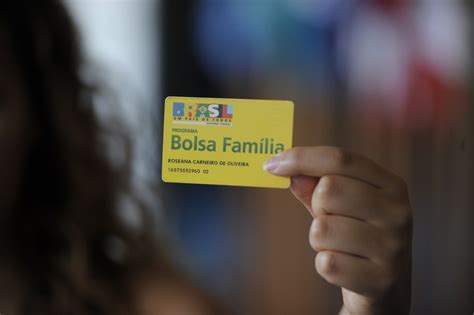 Bolsa Família chega a 9 76 milhões de lares em 2019 aponta IBGE