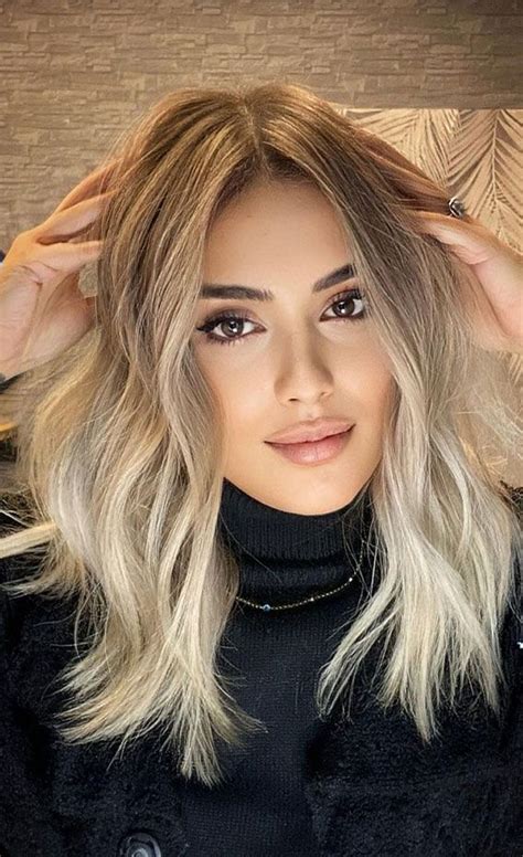 Blonde Lob Hairstyle Blonde Shoulder Length Haircut Blonde Medium