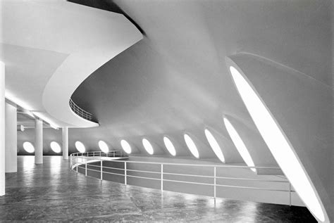 Guia turístico de obras de Oscar Niemeyer no Brasil