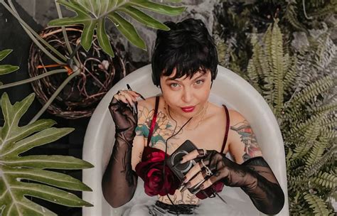 Cheio de referências Kell Smith estreia Não é só mais um álbum de