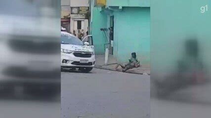 Homem Abordado Pela Pm Percebe Que Vai Ser Preso Tenta Roubar A Arma