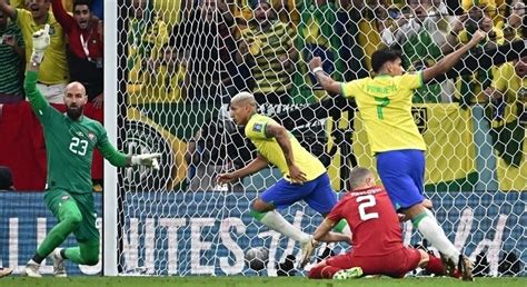 dois gols de Richarlison Brasil vence Sérvia no primeiro jogo da