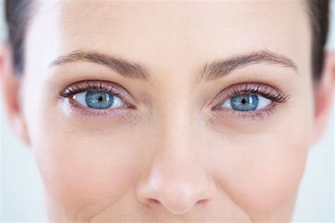 Missbilligt Erfahrung Eng Lidschatten Blond Blaue Augen Ruhe Pracht
