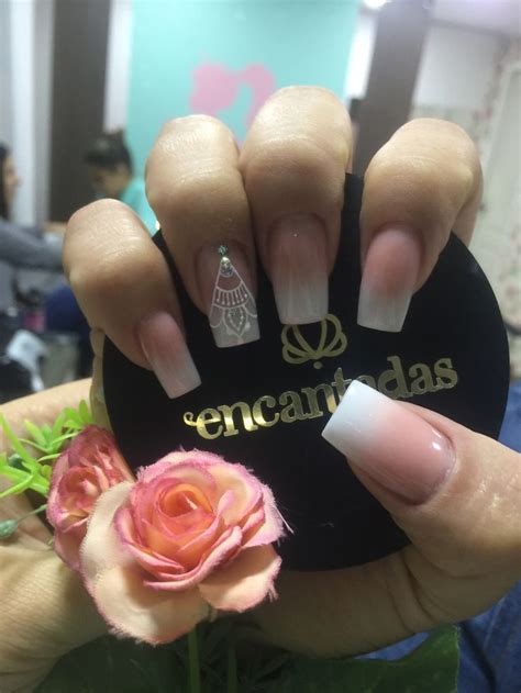 Pin de Carolina Ortiz en Decoración de uñas Manicura de uñas Uñas