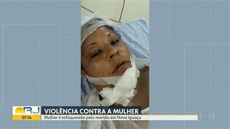 Vídeo Mulher é esfaqueada pelo marido em Nova Iguaçu Bom Dia Rio G1