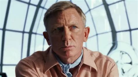 Glass Onion Trailer Daniel Craig Is Back For New Knives Out Mystery