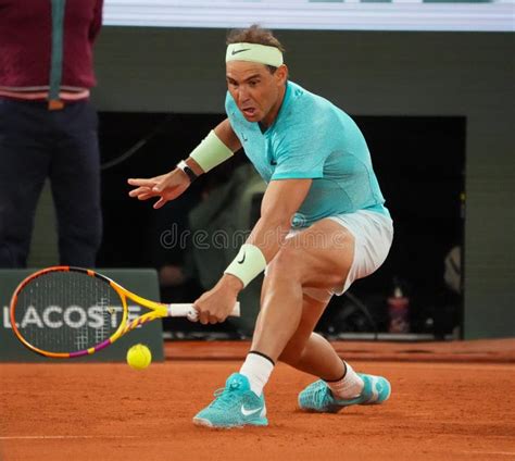 El Gran Campeón De Slam Rafael Nadal De España En Acción Durante Su