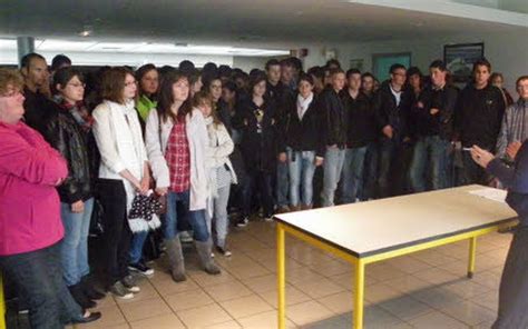 Coat Mez Remise des diplômes du brevet des collèges Le Télégramme