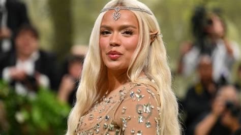 Karol G Habla Por Primera Vez De Su RIVALIDAD Con Shakira Tras