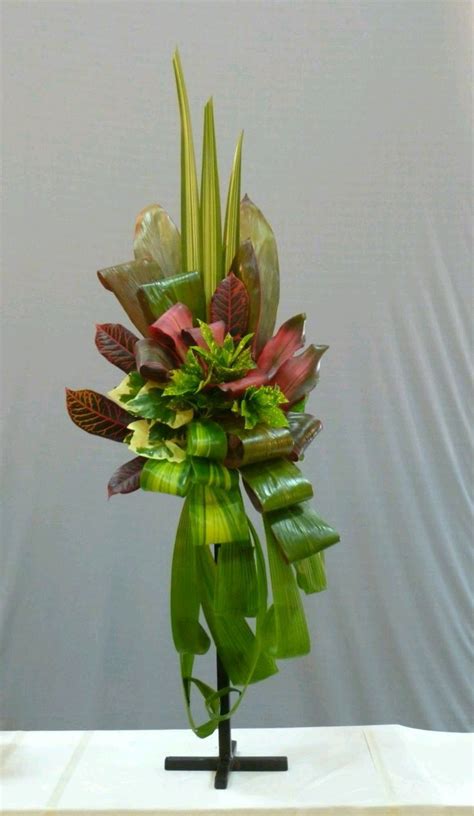 Pin By Tilly Matilda On Wreaths Arrangements Tropical Flower