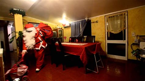 O Pai Natal Entra Em Casa Pela Janela YouTube
