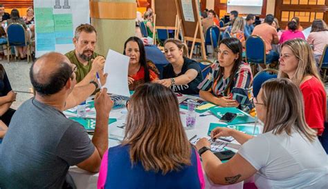 Educação reúne 700 professores em encontro de formação continuada em