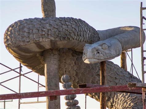 Impresionante víbora de cascabel vigila el desierto de Chihuahua