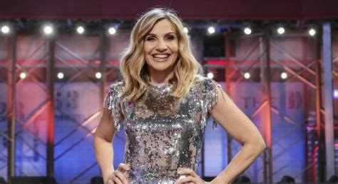 Sanremo 2024 Gli Abiti Di Lorella Cuccarini Al Festival Stilista