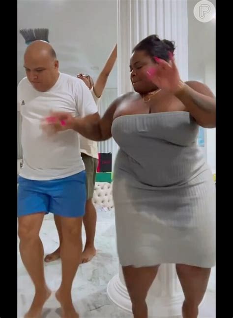 Cariúcha fora de A Fazenda 2023 Jojo Todynho toma banho de champanhe