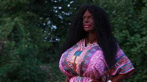 Europas Busen Queen Martina Big Will Afrikanerin Werden